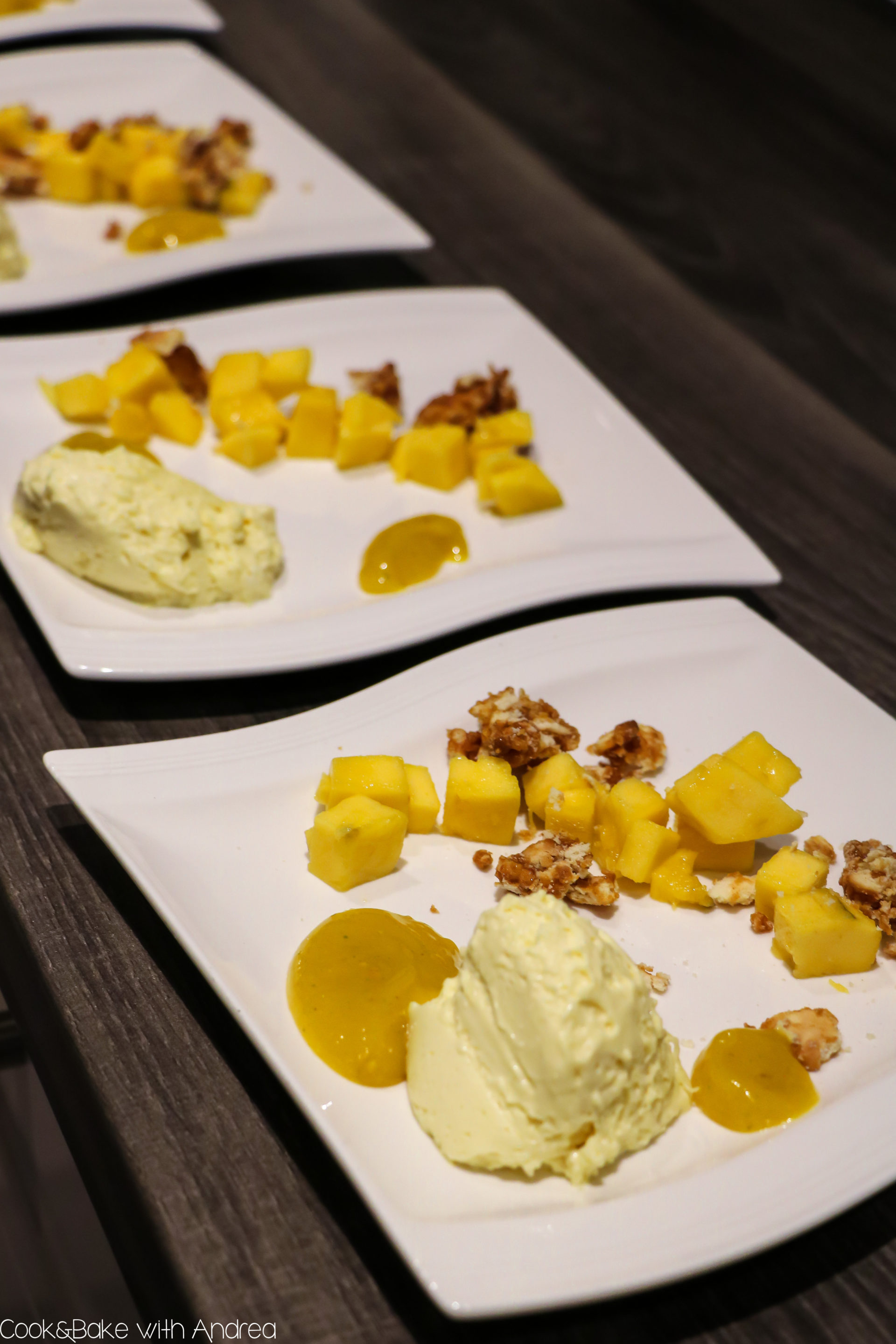 Thai-Curry-Mousse mit Mangoragout und Kekscrumble - C&B with Andrea